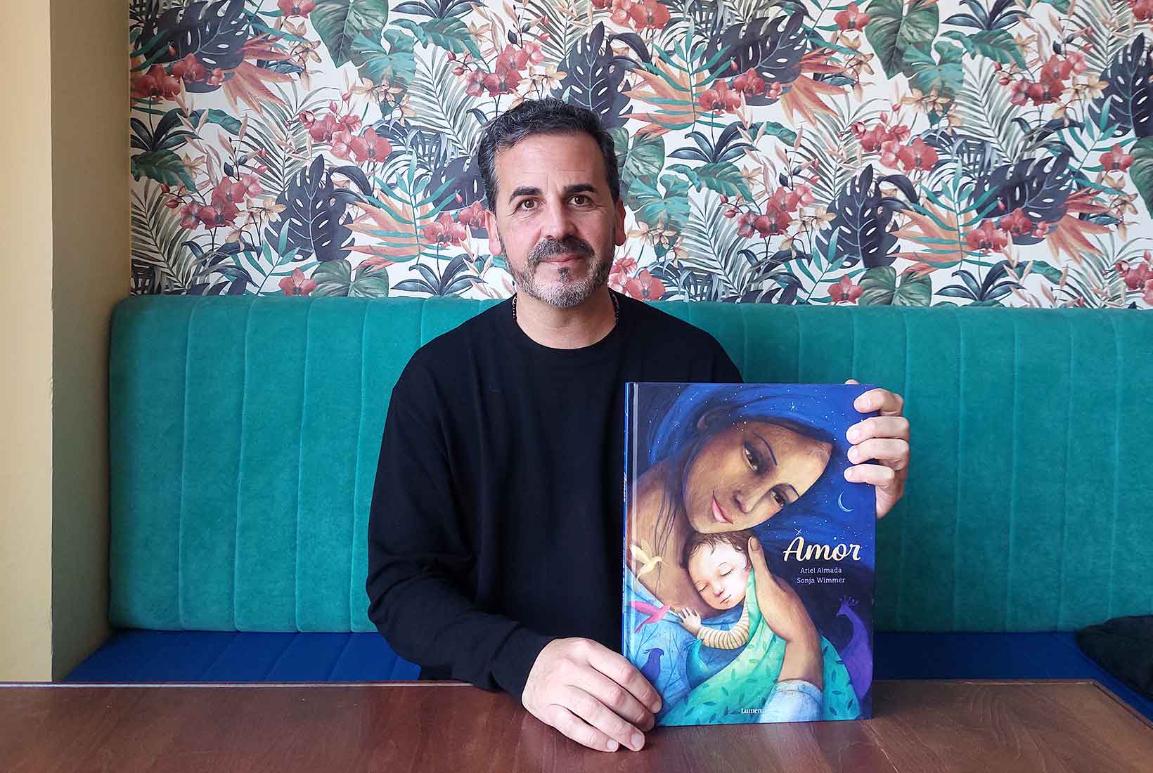 'Amor', un libro sobre la emoción de ser mamá o papá - Menudo es León